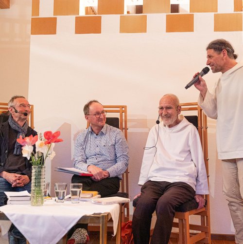 Der Fliessweg - das neue Buch von Br. David Steindl-Rast